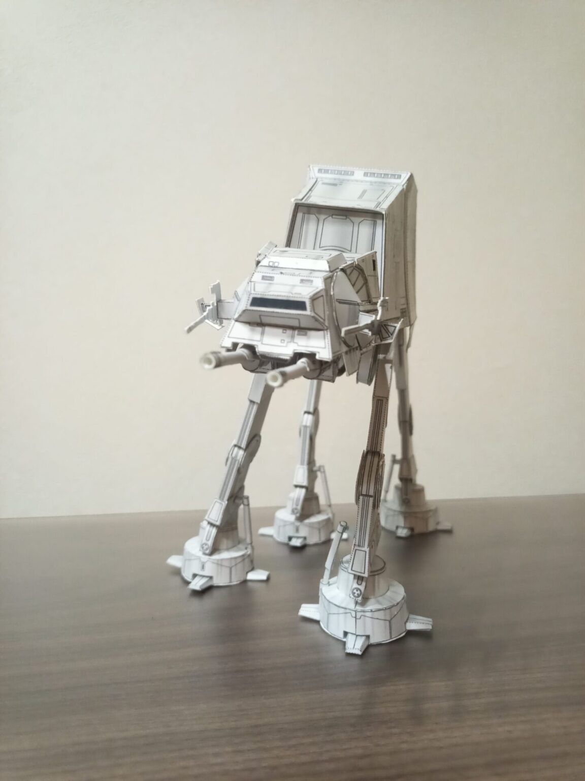 AT-ATのペーパークラフトを作ってみた