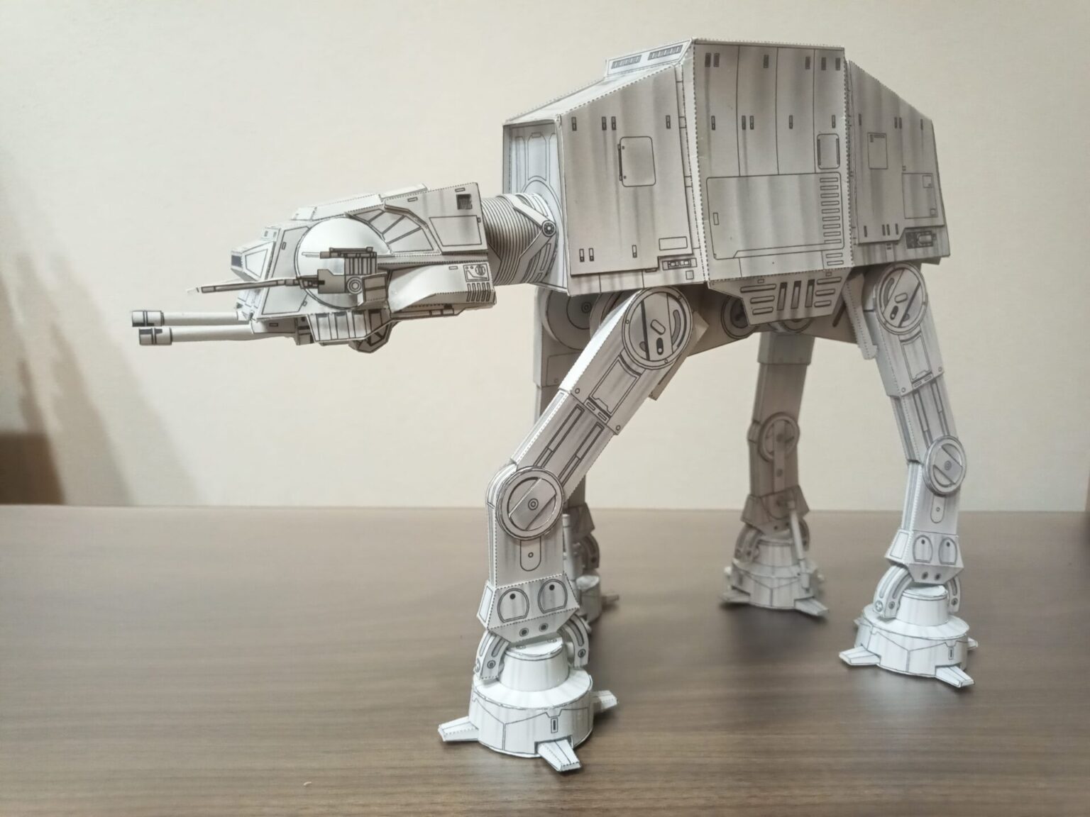 AT-ATのペーパークラフトを作ってみた